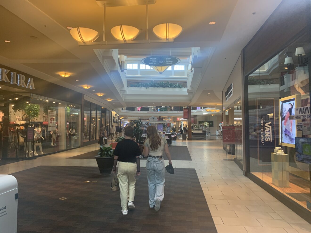 Watch out when taking selfies at Polaris mall - Lewis Center Mom